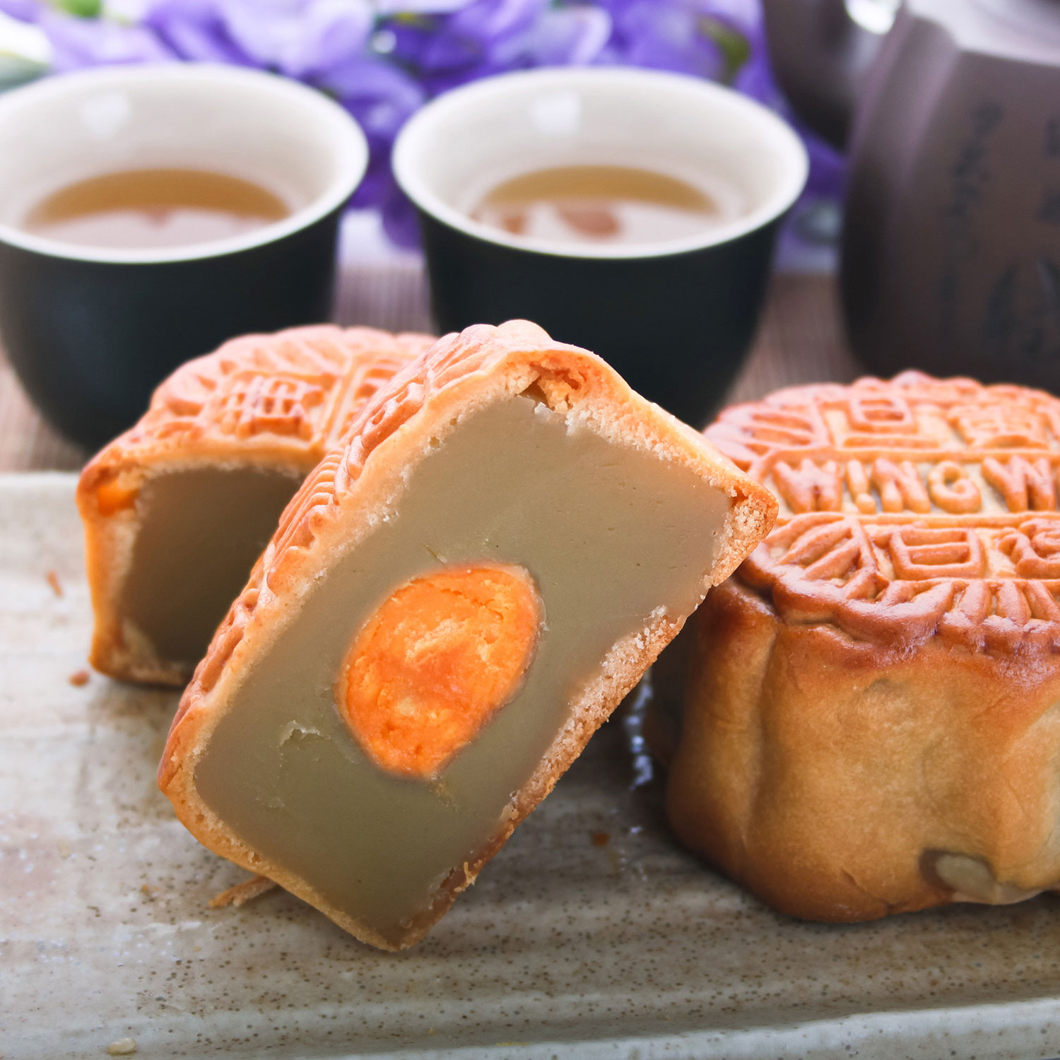 Wing Wah White Lotus Seed Paste Mooncake 1 Yolk 740g Tak Shing Hong Wing Wah White Lotus Seed Paste Mooncake 1 Yolk 740g Tak Shing Hong
